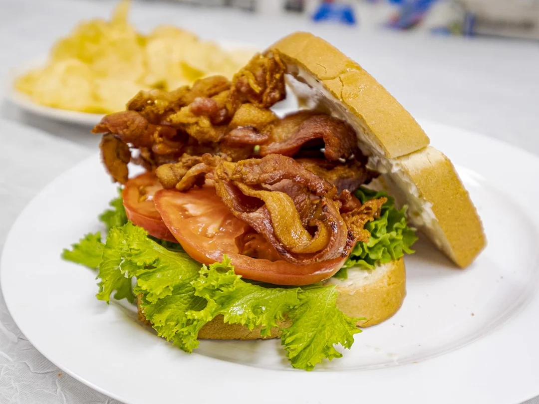 Crispy and loaded BLT | Scrolller