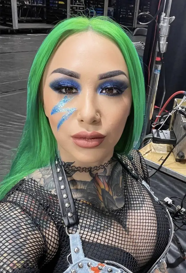 Shotzi 💚💙 | Scrolller