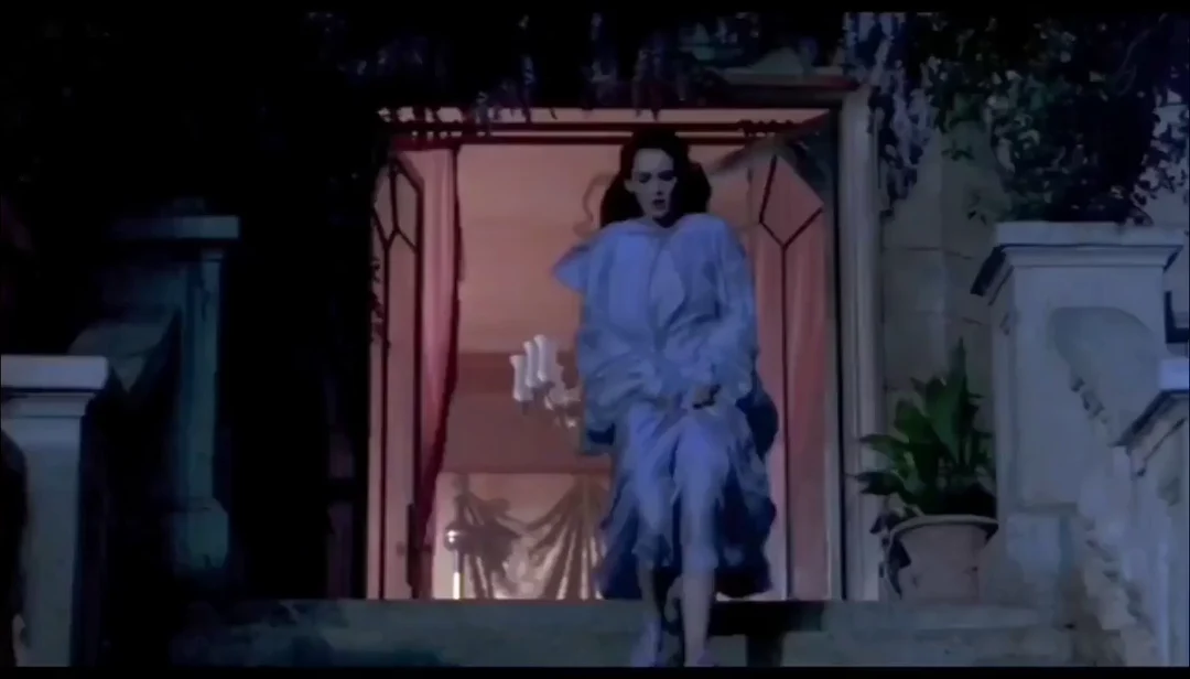Winona Ryder young and bouncing in slow mo (Dracula) | Scrolller