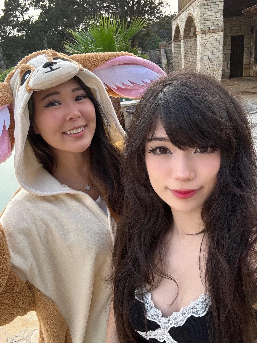 Emi & Emily | Scrolller