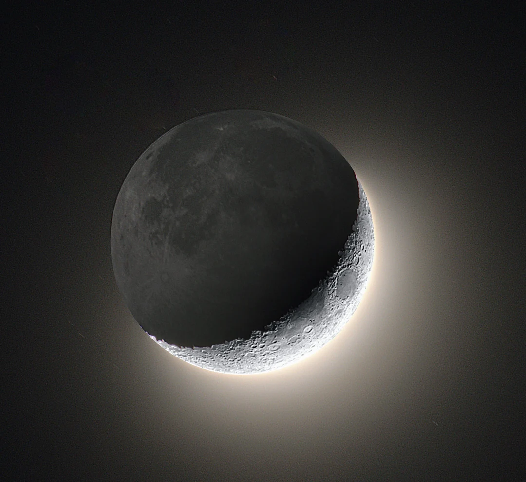 Waited for Aurora, ended up photographing the crescent Moon | Scrolller