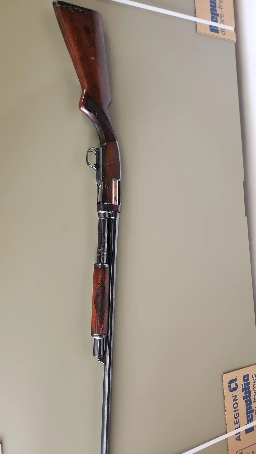 No markings on shotgun. | Scrolller