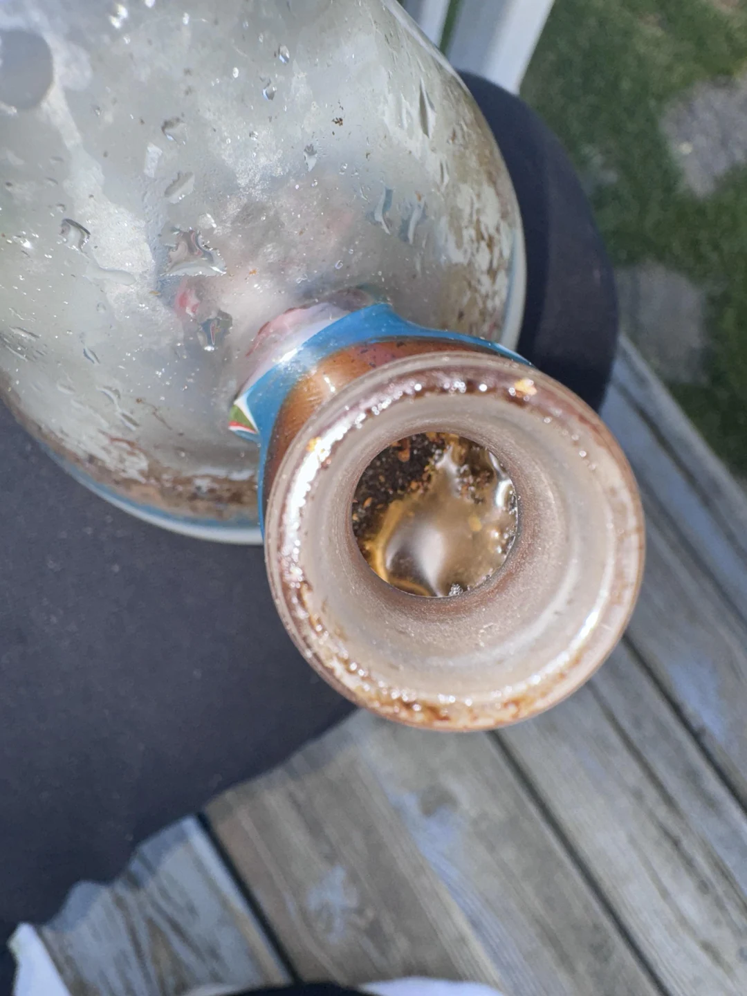 Wtf is this in my bong? | Scrolller