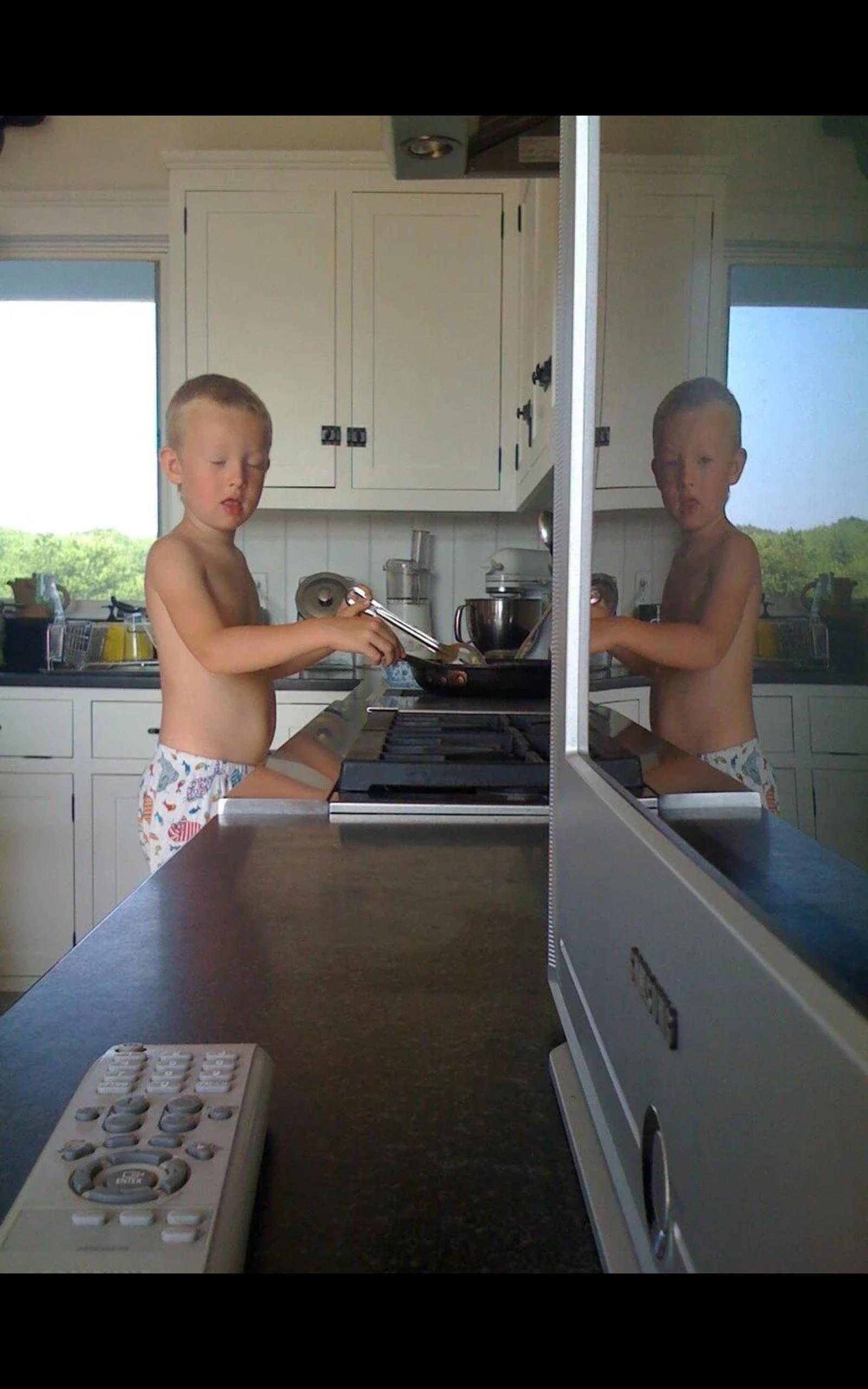 Blinking faster than the speed of light | Scrolller