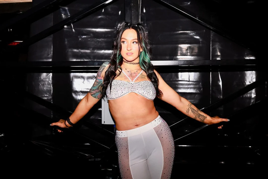 Kris Statlander | Scrolller