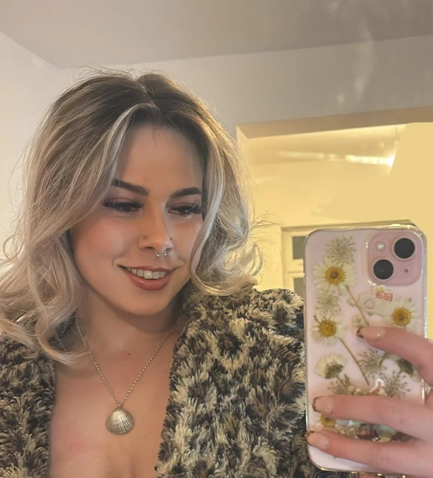 25F French tips to match the jacket 💅🏻 | Scrolller