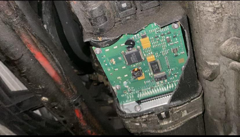 Cracked my power steering actuator (case) today. Repairable? | Scrolller