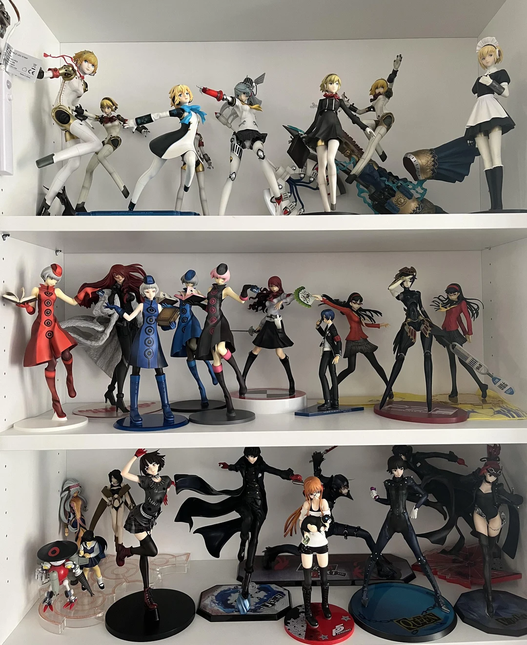 yes i have an unhealthy attachment to liz and aigis no i do not want help | Scrolller