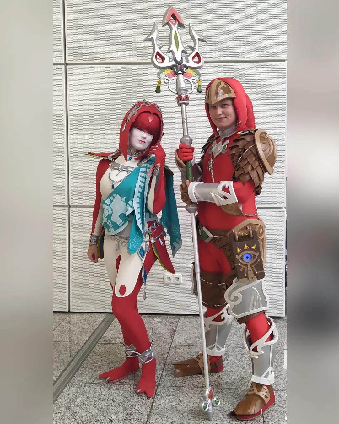 [BotW] was at Gamescom today as red zora link and met this amazing mipha cosplay | Scrolller