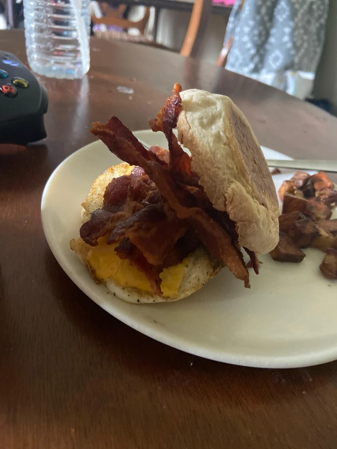 Extra bacon breakfast sandwich | Scrolller