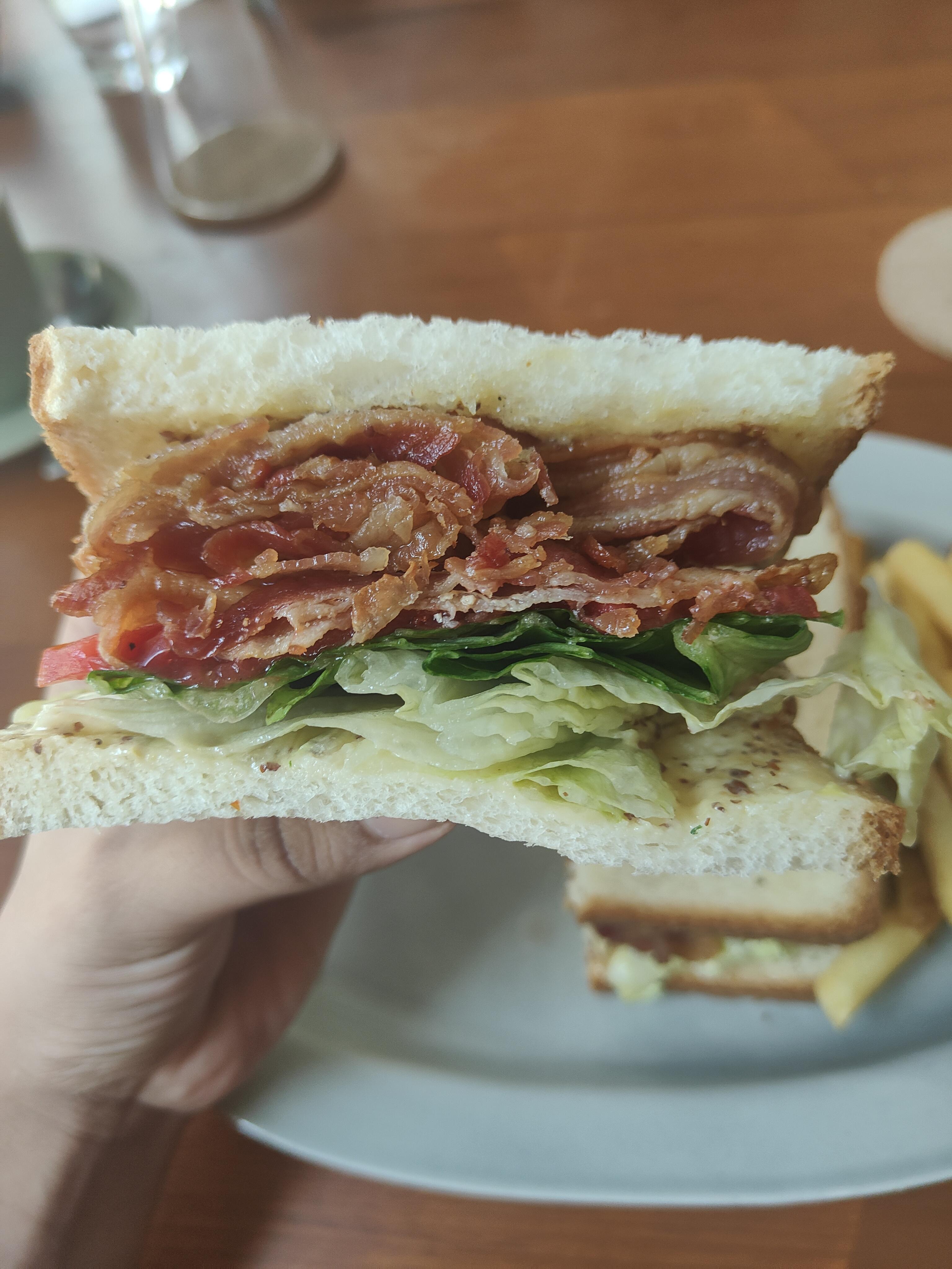 This is how you do bacon on a BLT | Scrolller