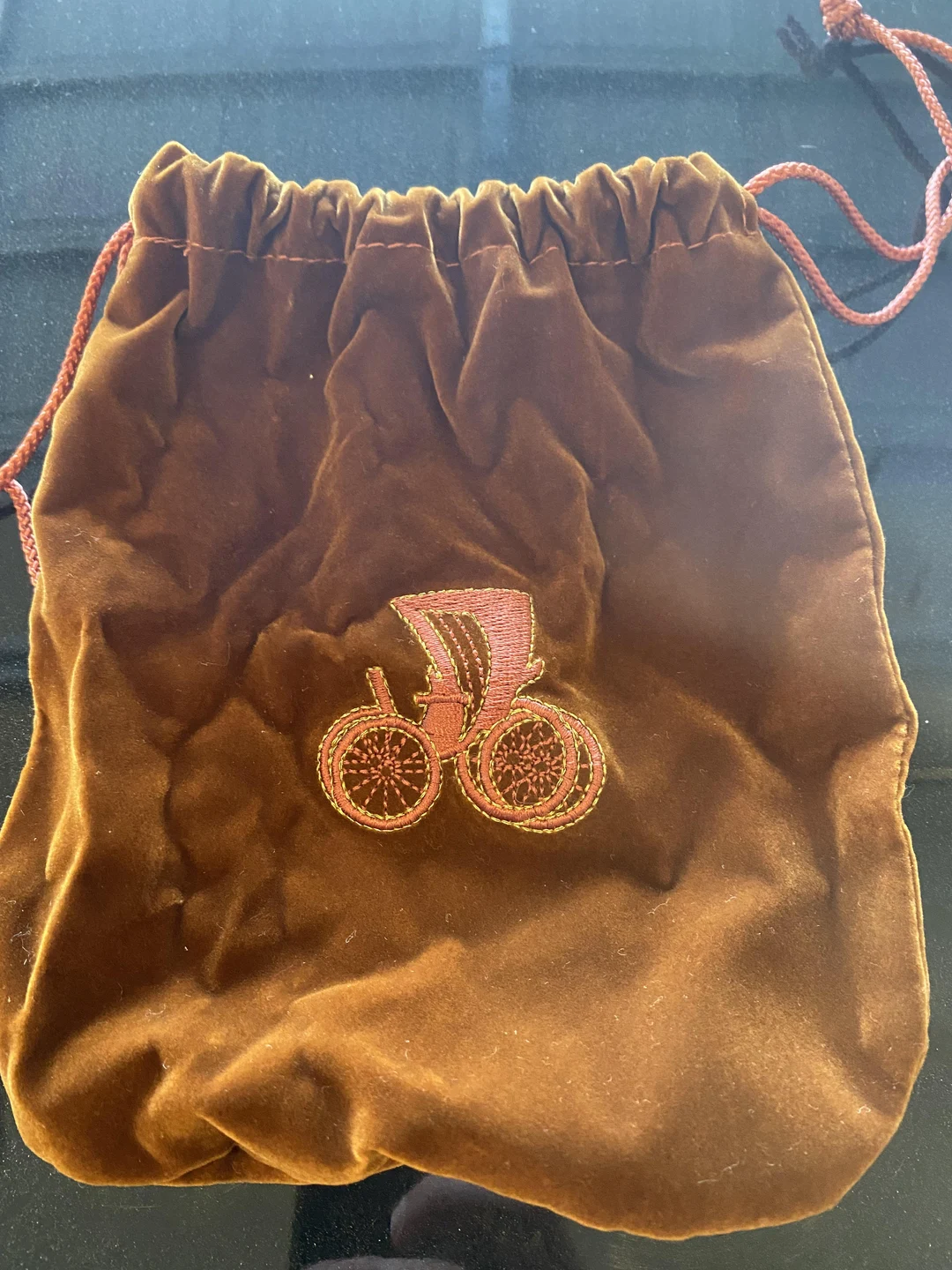 Identify golf club logo? | Scrolller