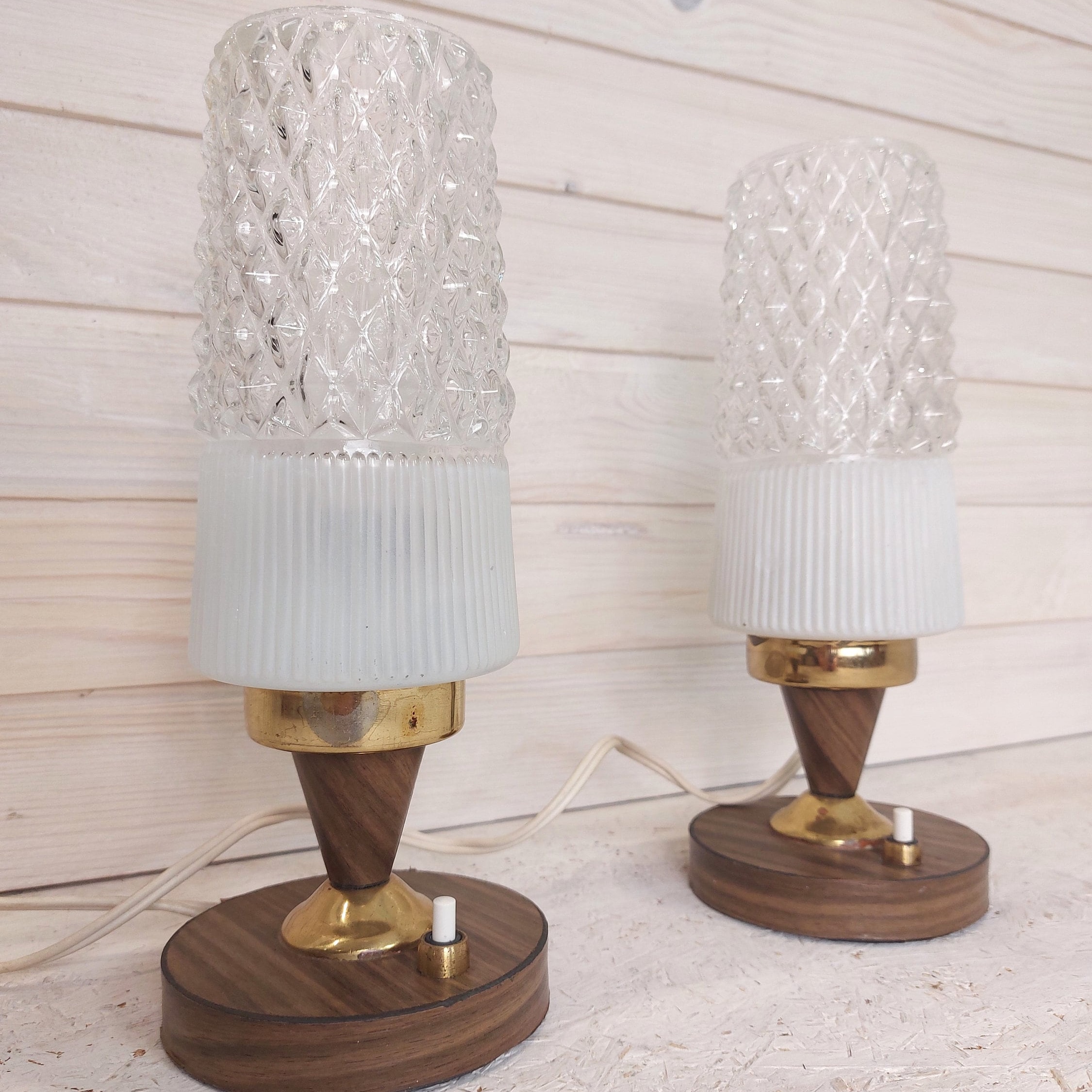 Vintage Nightstands lamps | Scrolller