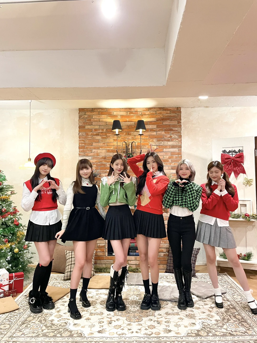 221225 IVE Official Twitter Update with An Yujin & Jang Wonyoung | Scrolller