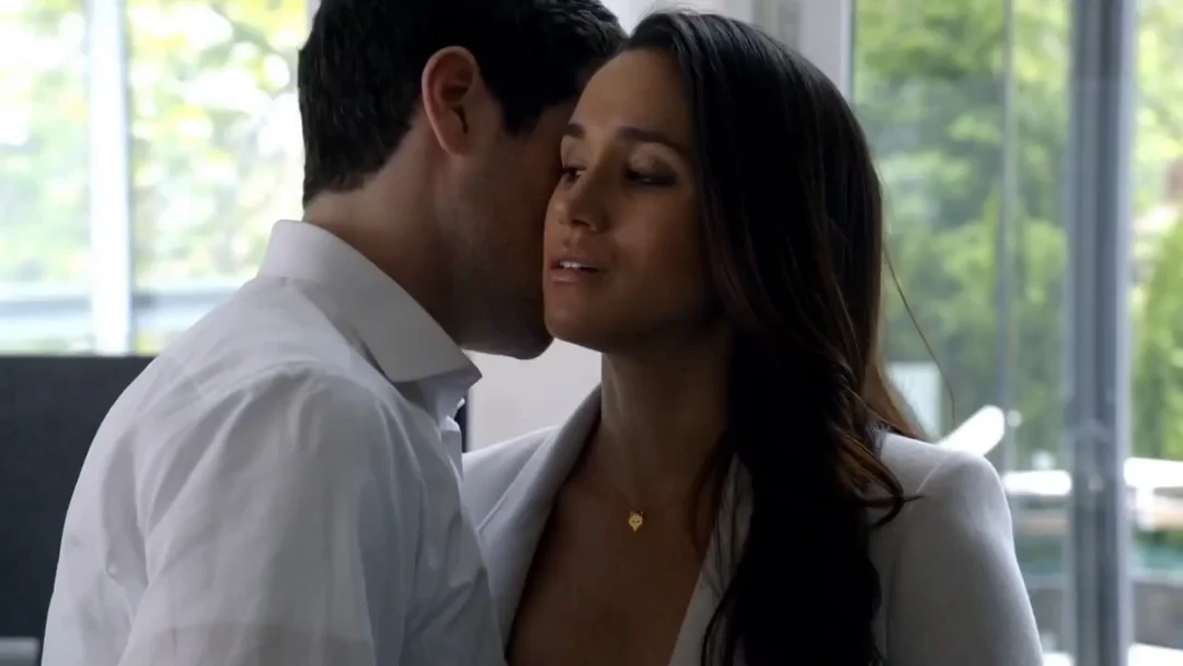 Is there a fan fiction for what if she didn't leave ? | Scrolller