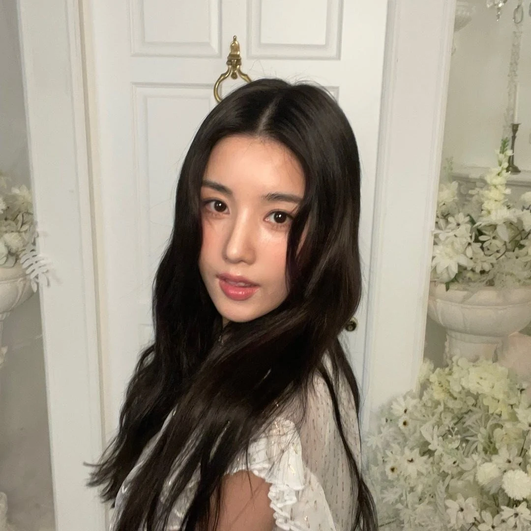 220115 - Kwon Eunbi's new Instagram profile photo | Scrolller