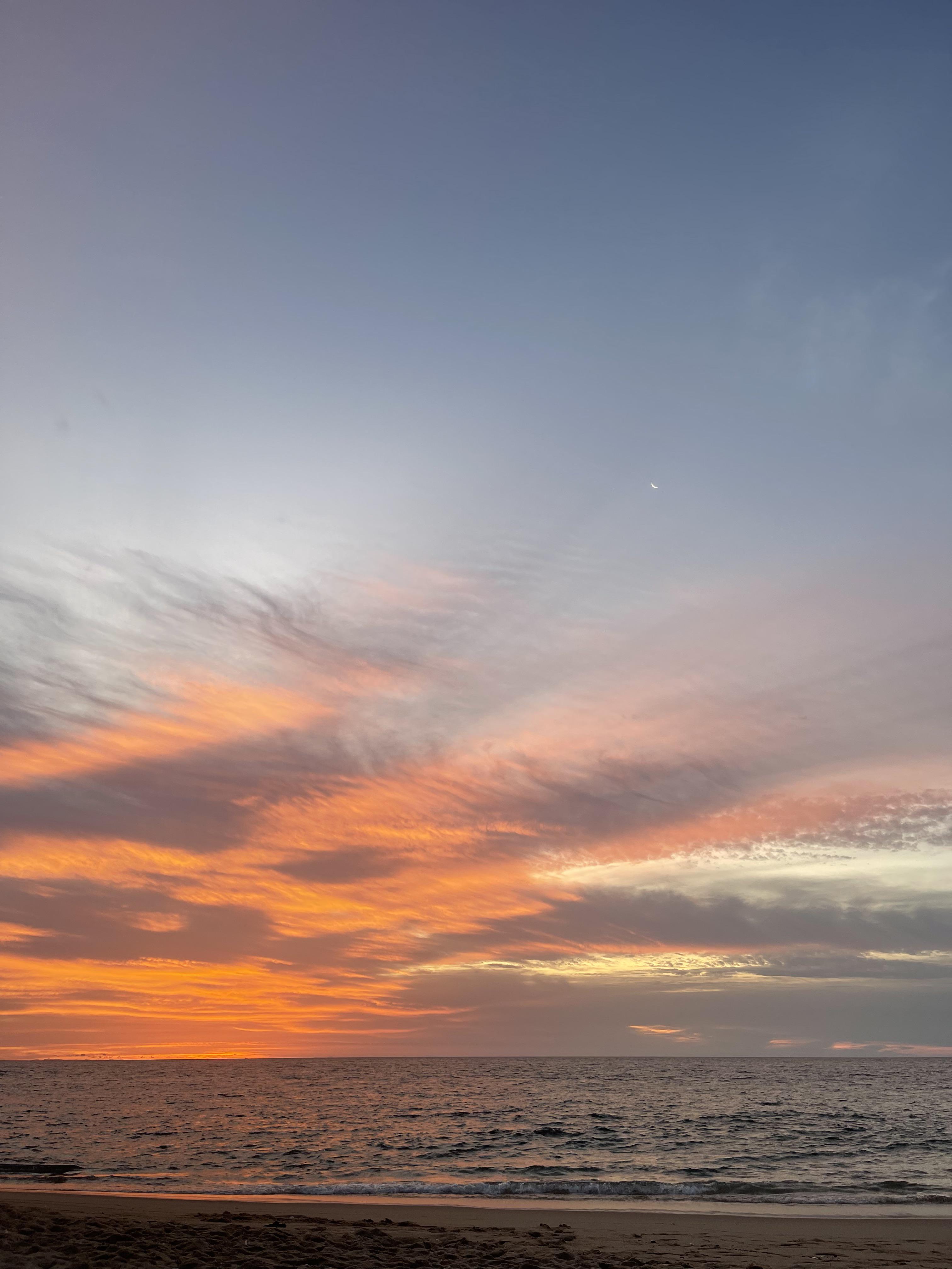Luanda, Angola 🇦🇴 Sunset | Scrolller