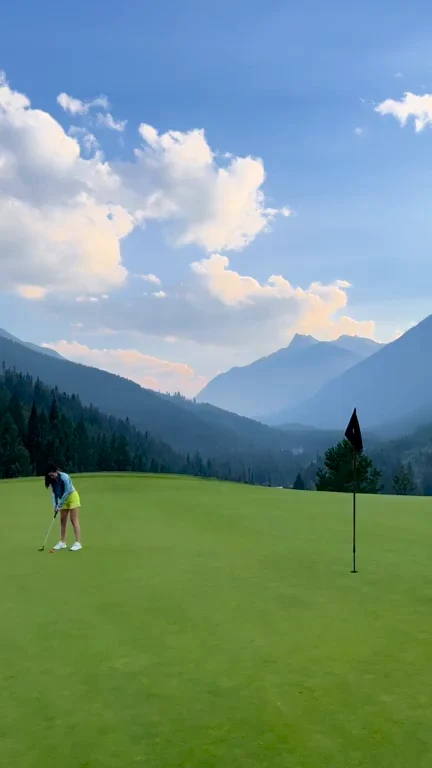 Wife is learning why golf is “fun” | Scrolller