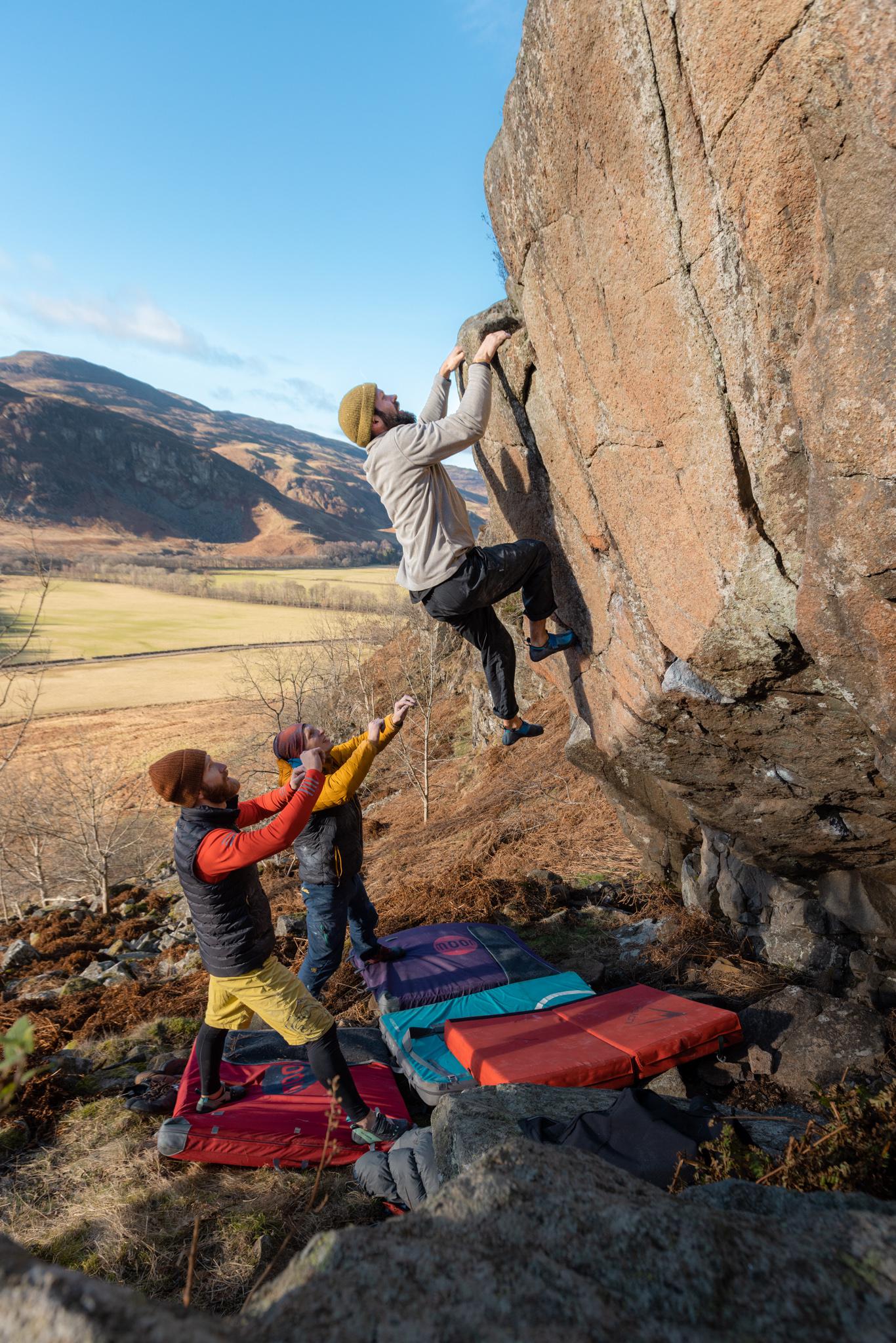 Some crisp Scottish bouldering in Glen Lednock. Aurora V8ish. | Scrolller