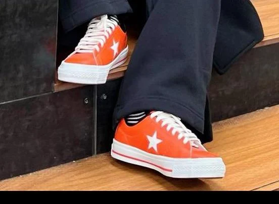 Are these Converse One Star OX Red/White ? | Scrolller