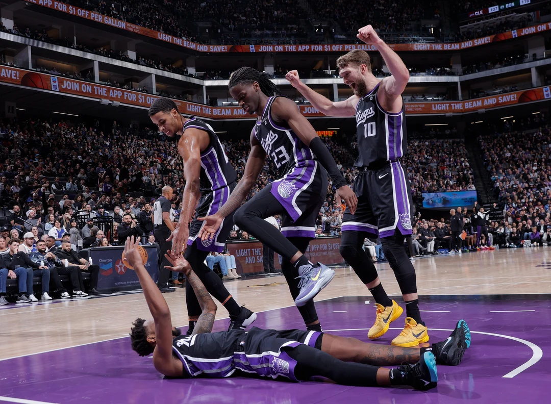 Team Effort | Scrolller