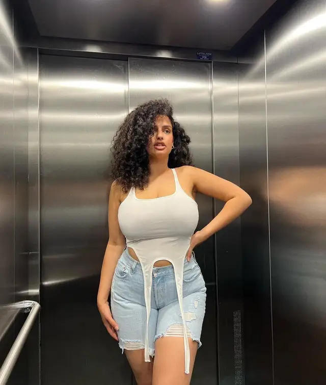 Danger: You can get stuck in the elevator with her | Scrolller