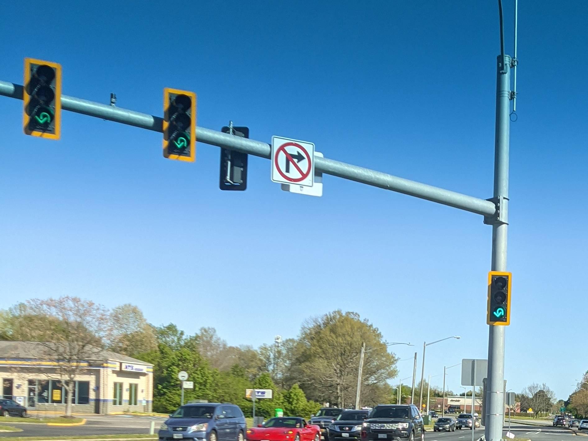 U-turn traffic lights | Scrolller