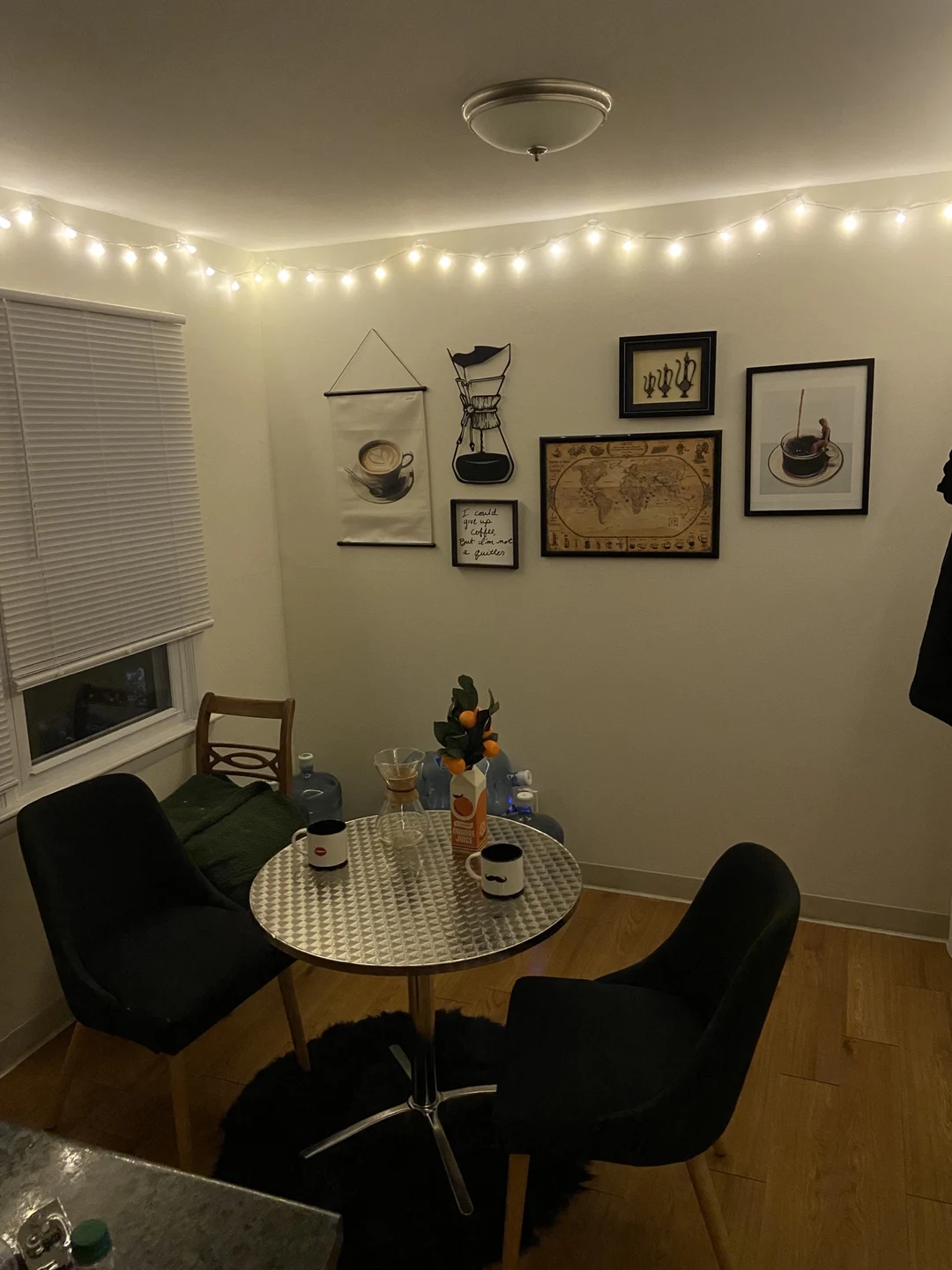 Our small dining area | Scrolller