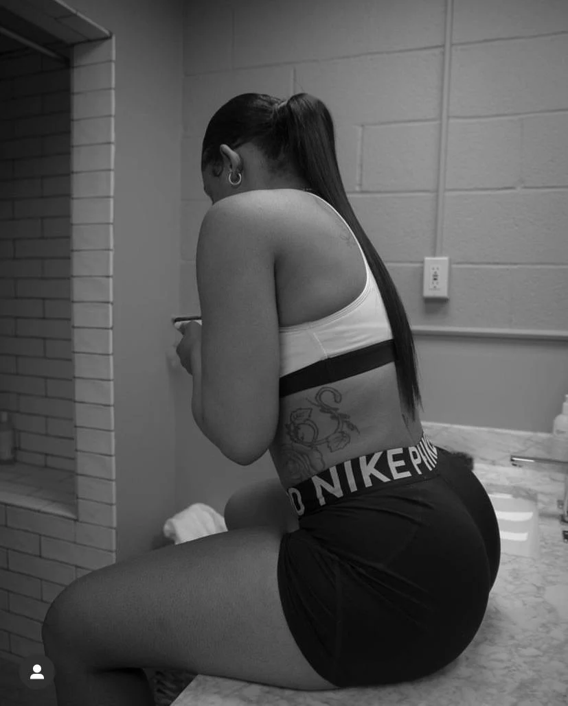 Yana Azz | Scrolller