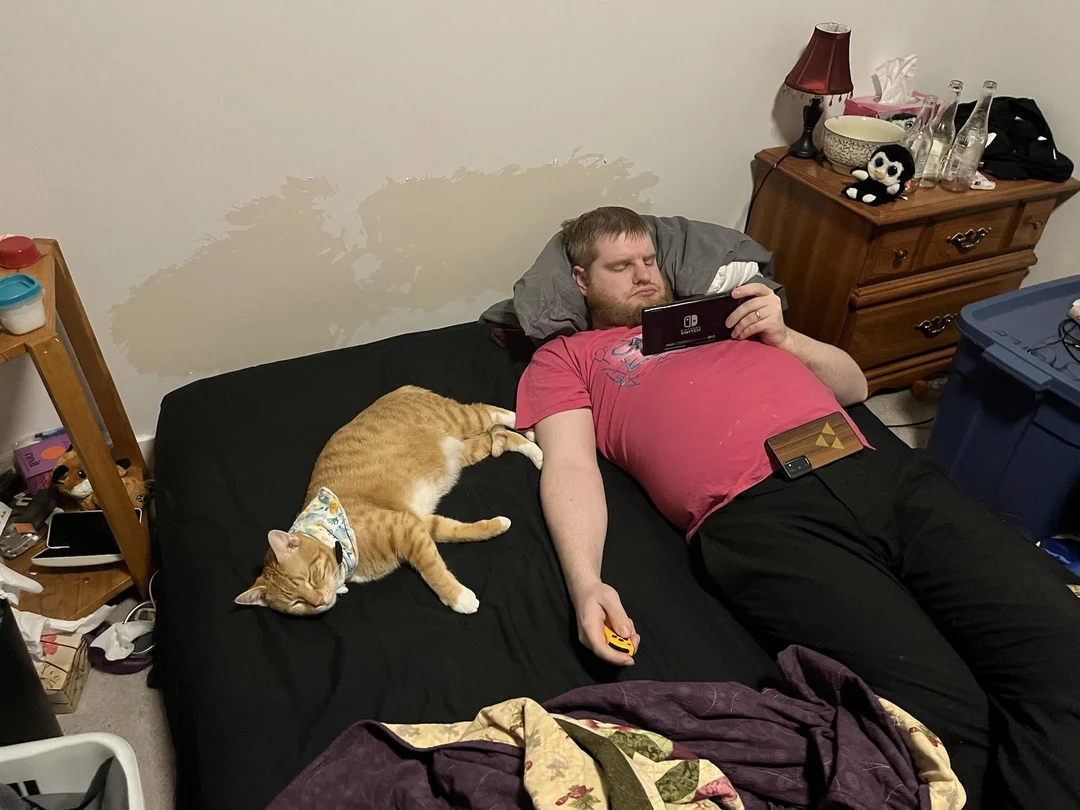 Happy comfy lads | Scrolller