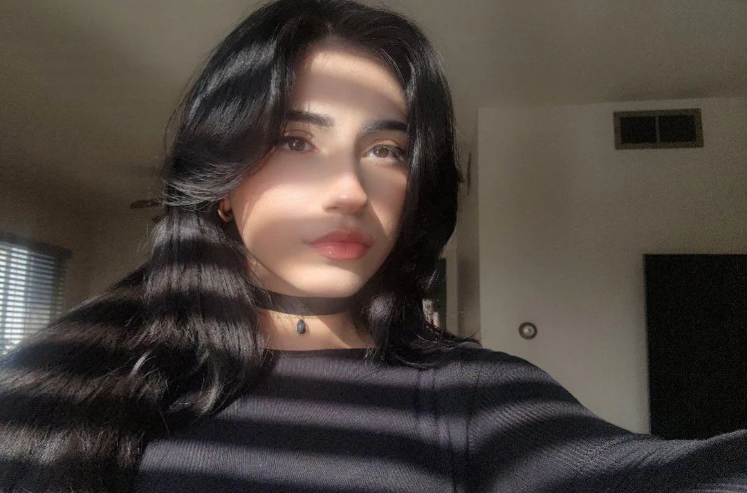 A daily selfie from your eighteen year old latina | Scrolller