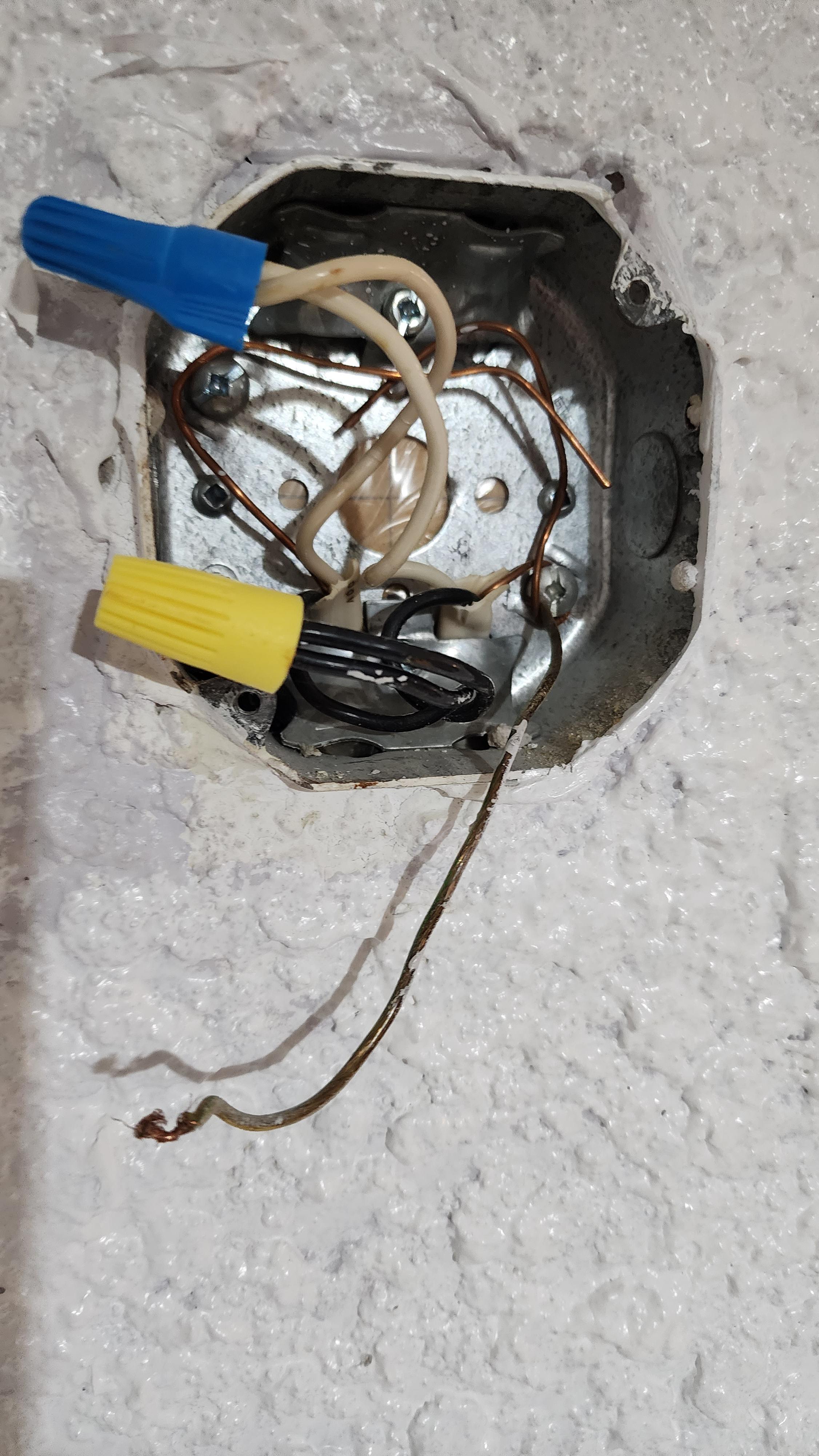 What is this 4th wire for? | Scrolller