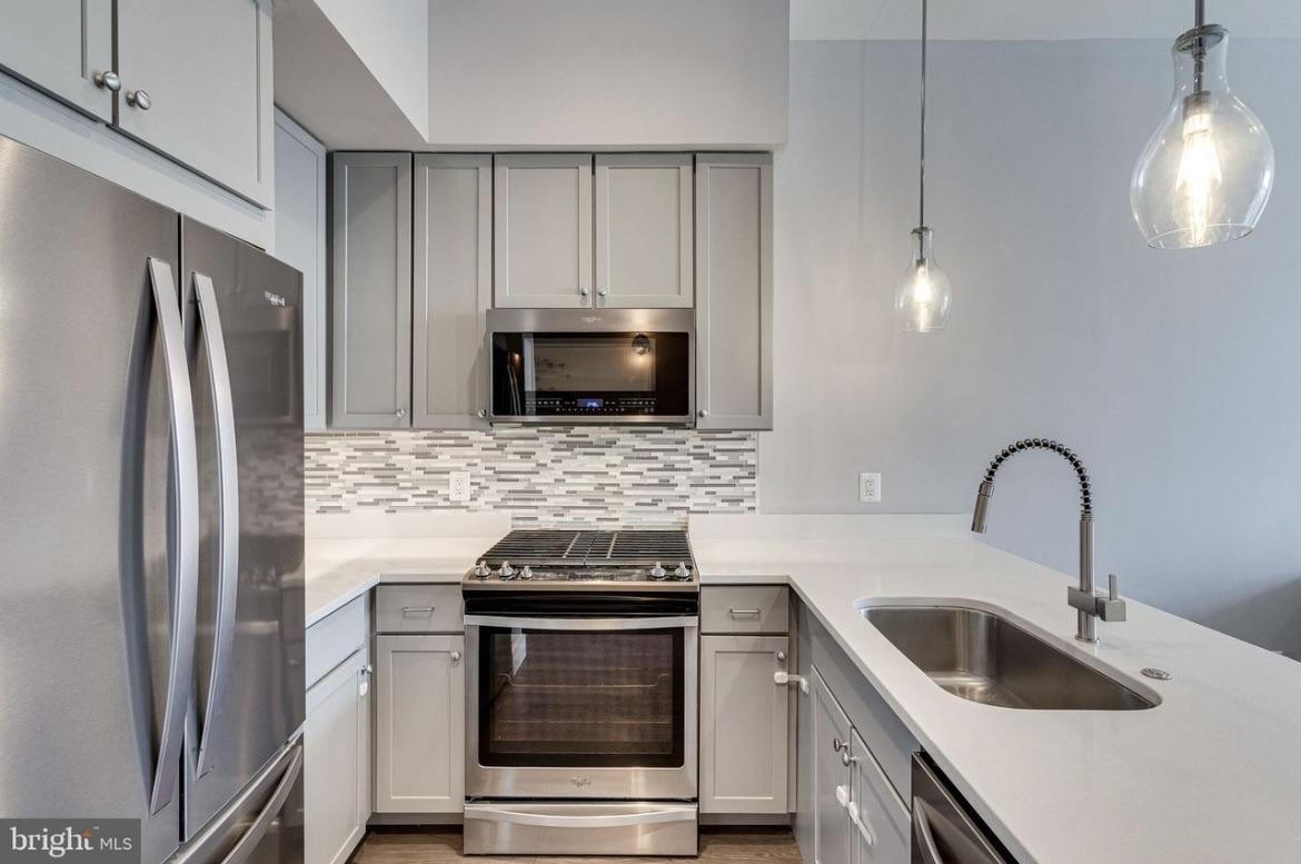 Interior paint selection - help with wall and cabinet color coordination | Scrolller