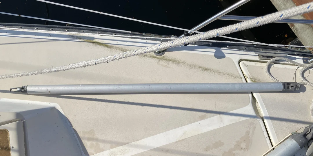 What is this pole? | Scrolller