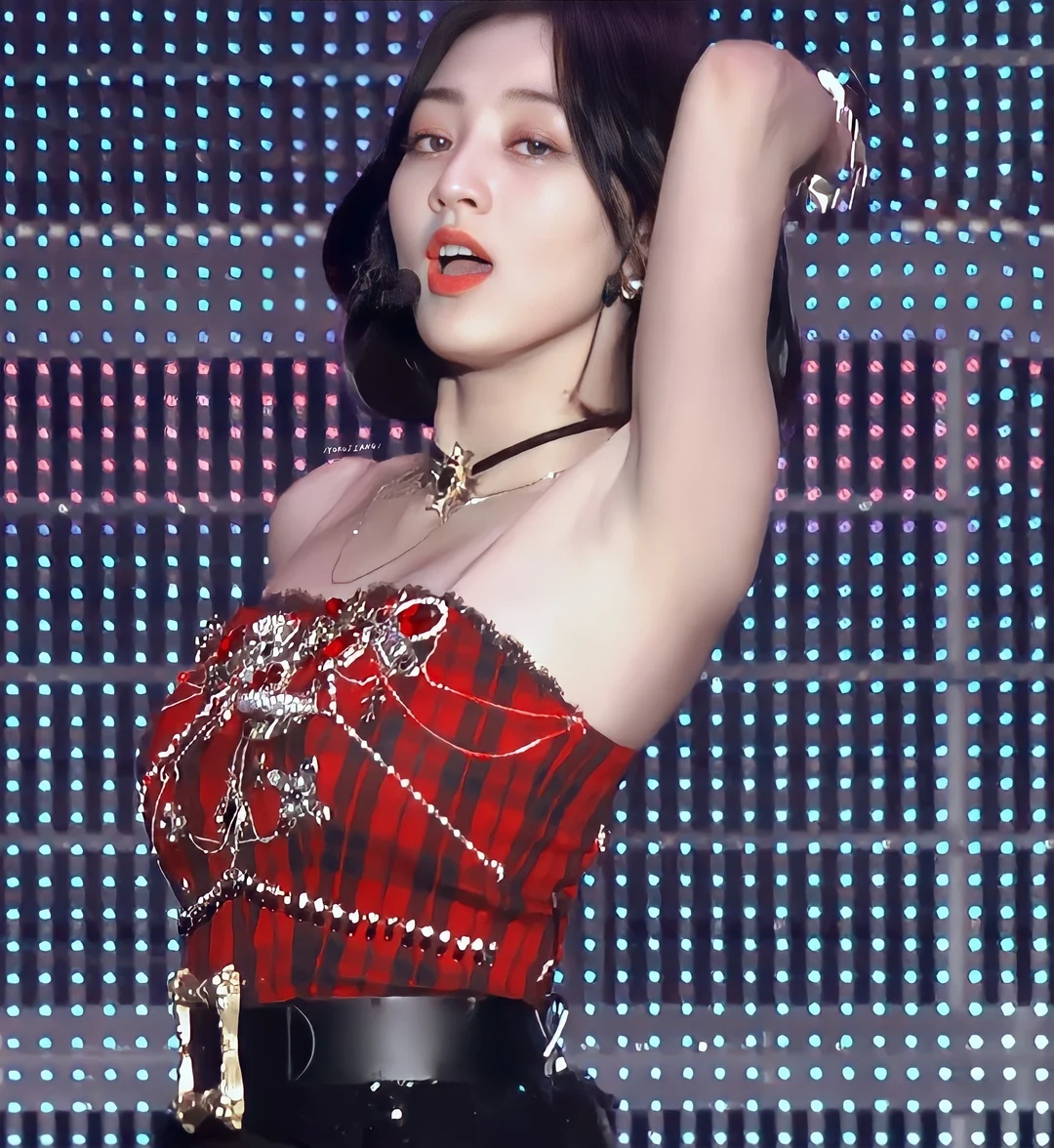 Jihyo - red plaid strapless top, black leather belt, close up, twice iii concert | Scrolller