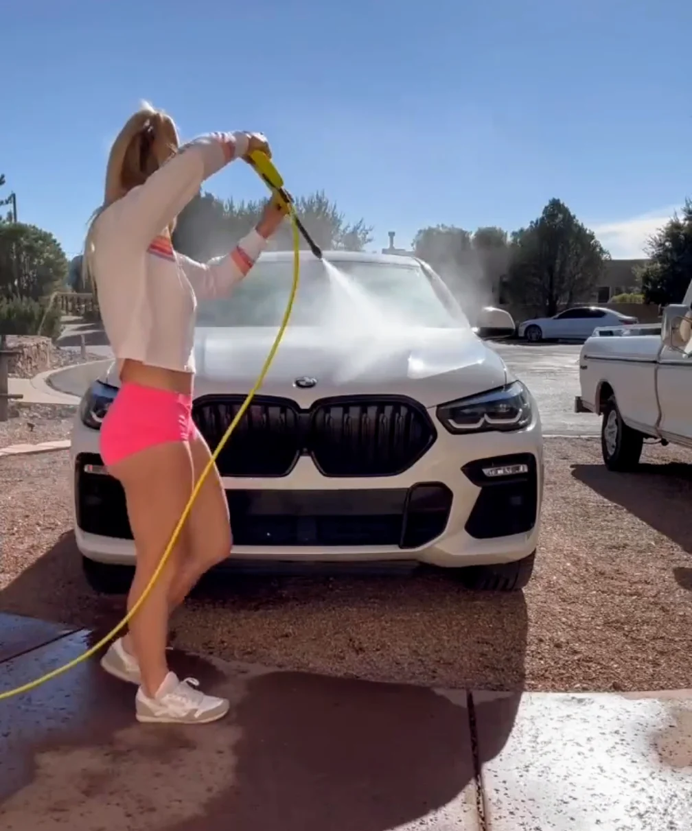 Holly H Absolutely Caked Up 🍑🍰 | Scrolller