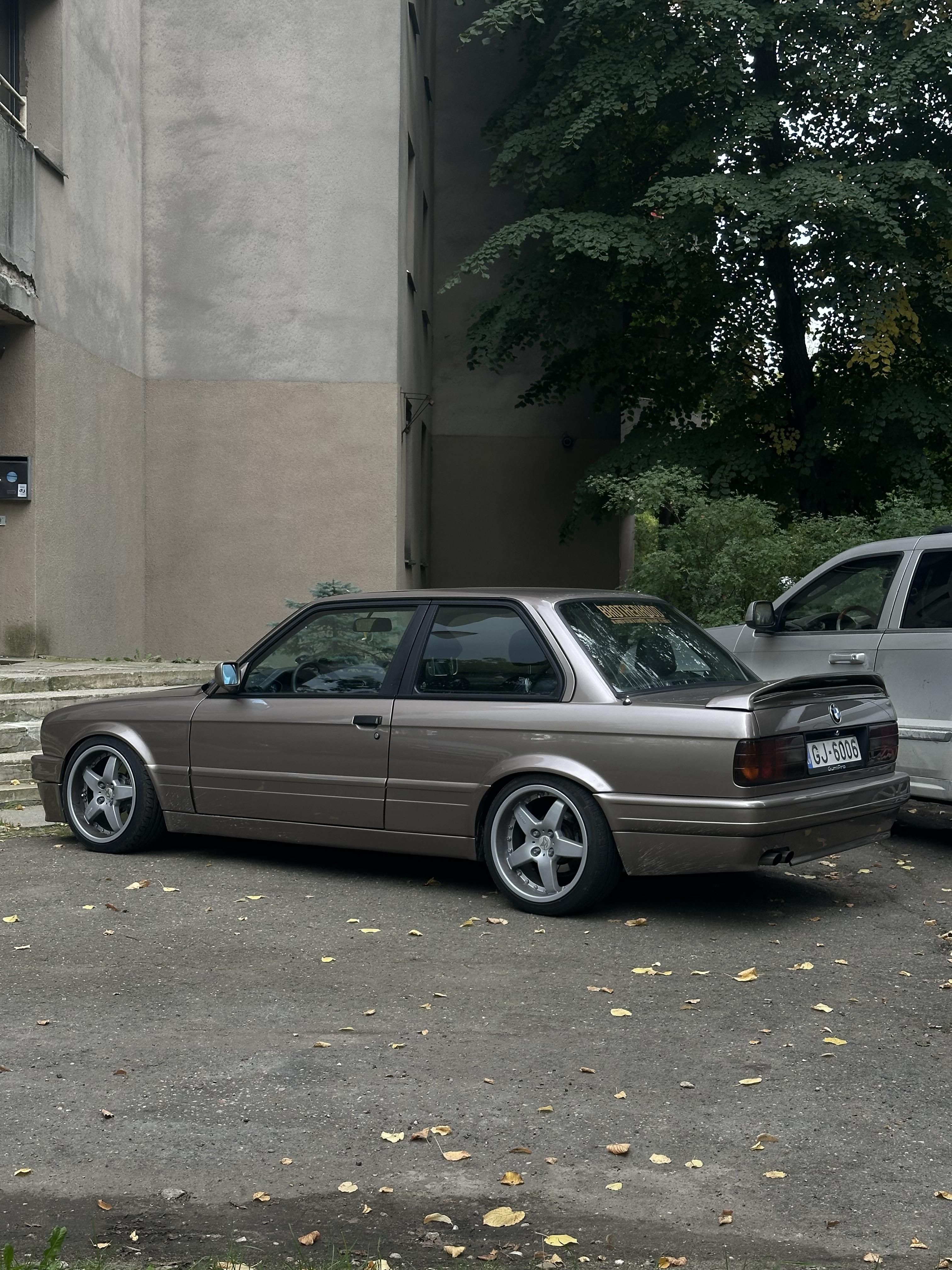 Clean E30 | Scrolller