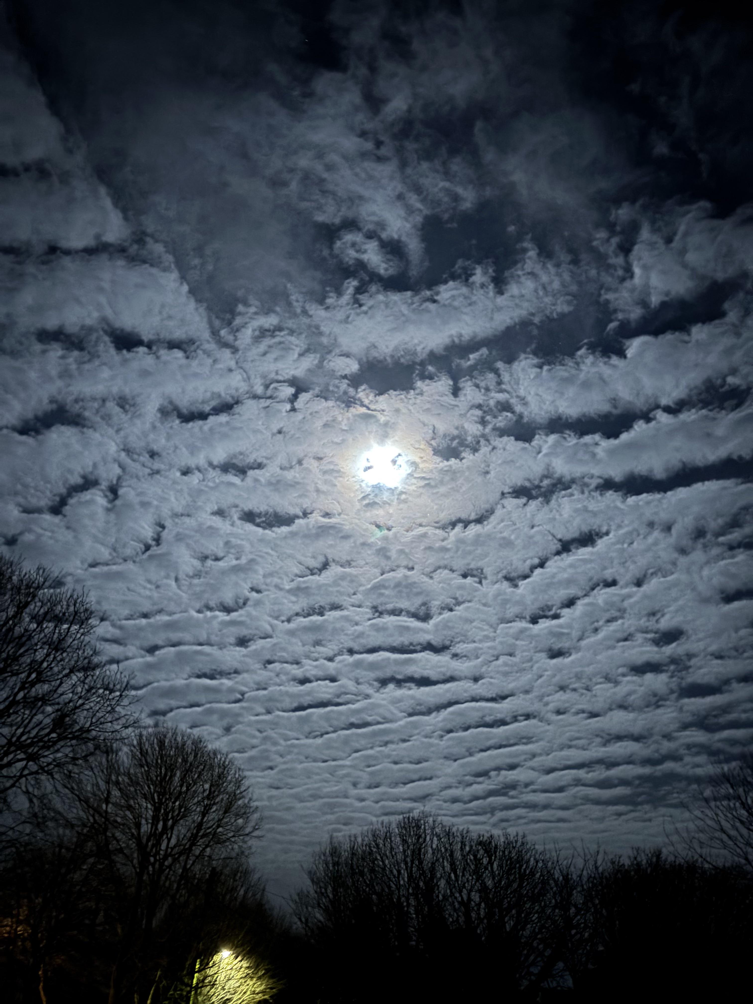 A strange formation of clouds I saw | Scrolller