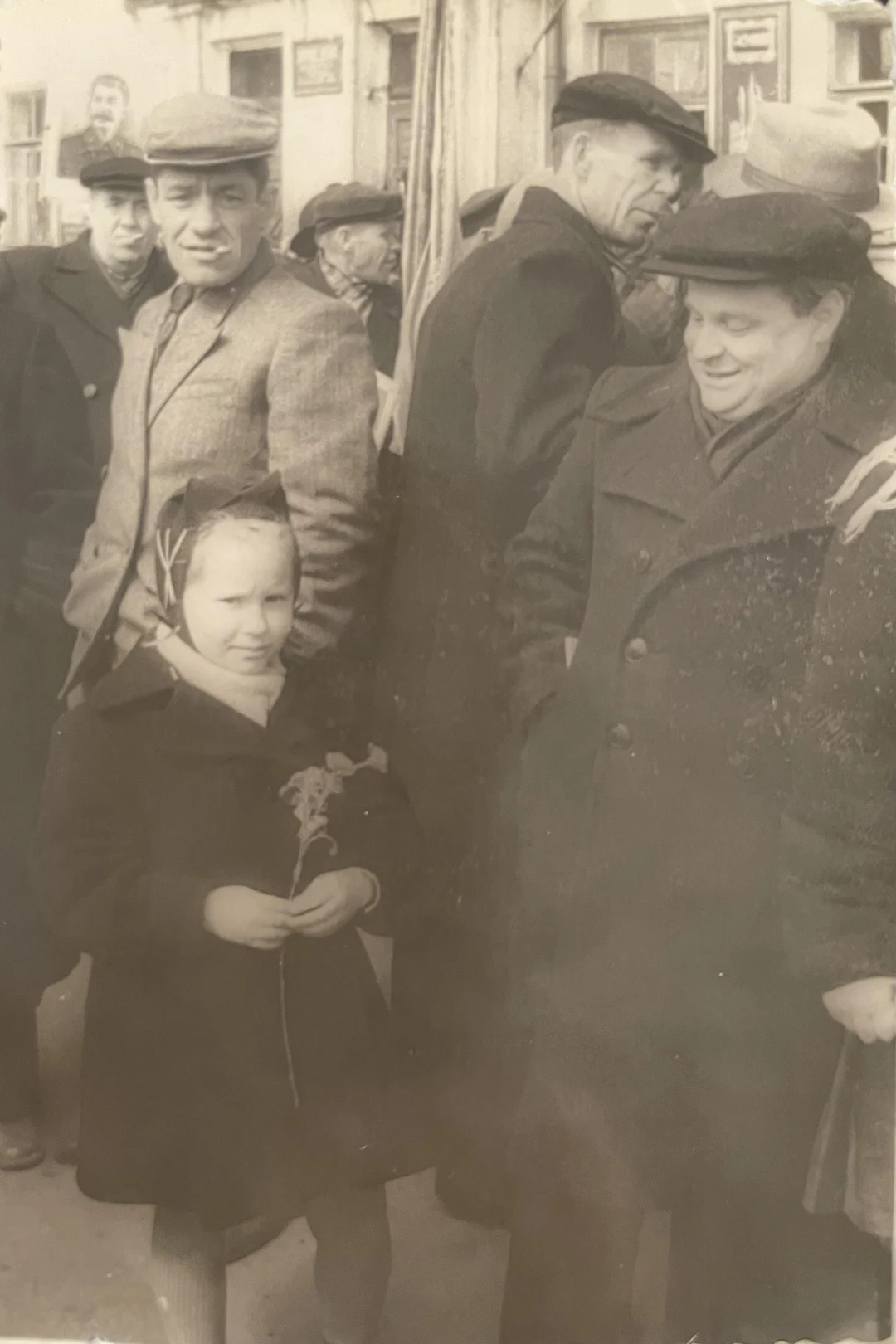 My grandma with her father and workers. Soviet Union, 1951 | Scrolller