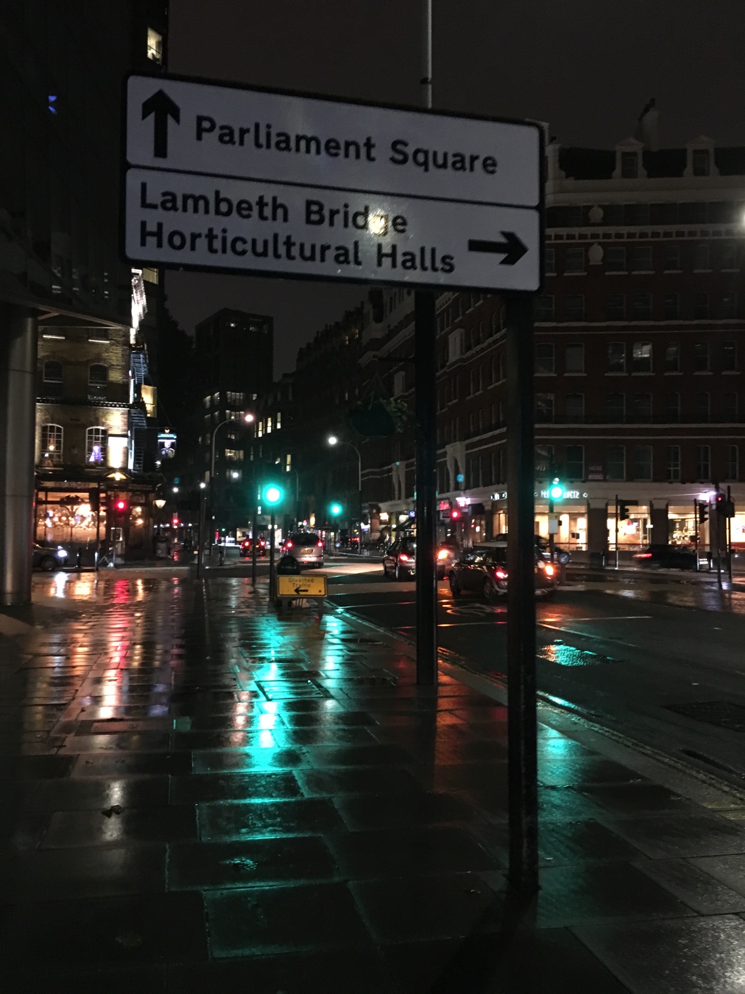 London Glow | Scrolller