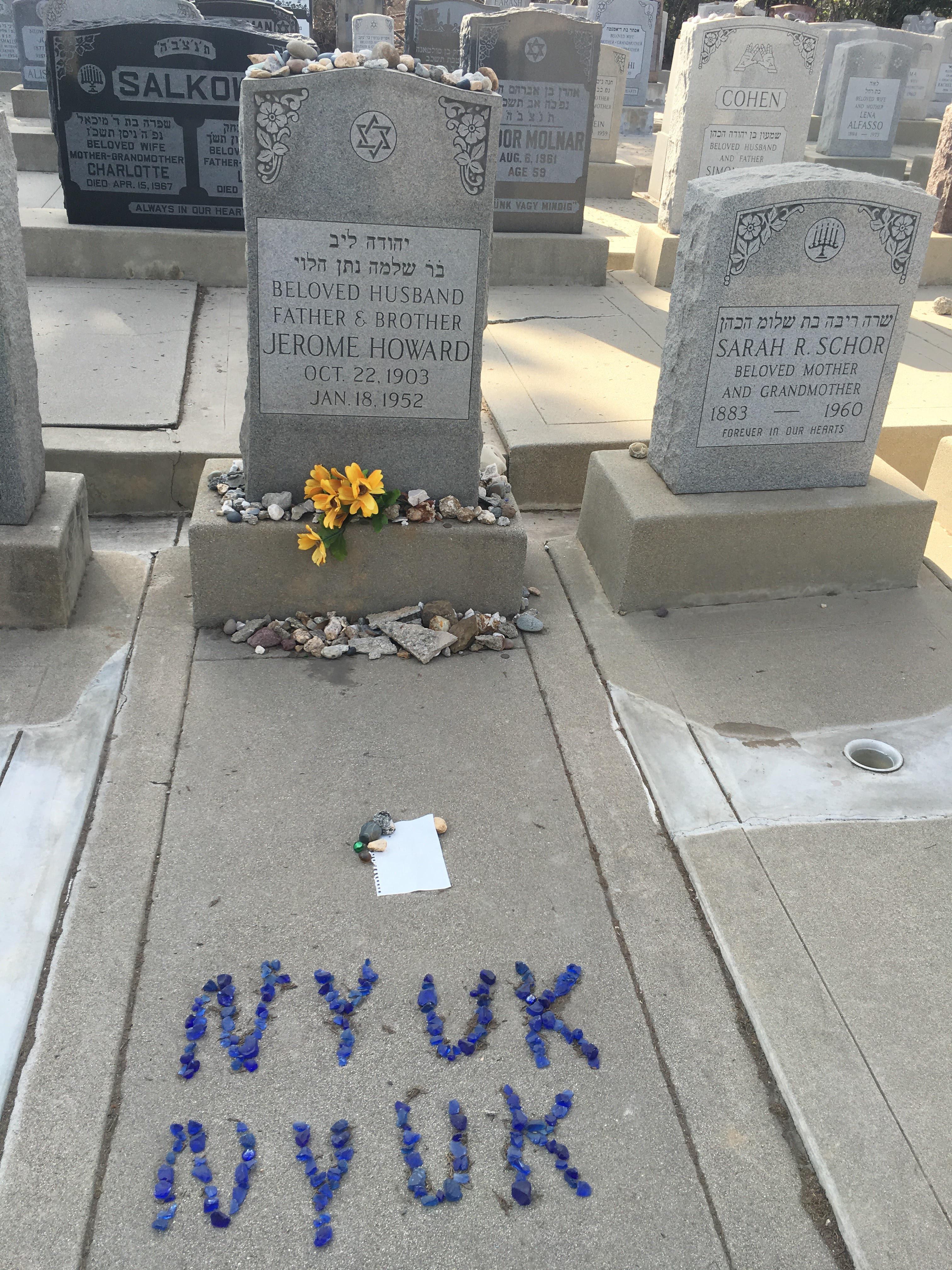 Curly of The Three Stooges (Jerome Howard) | Scrolller