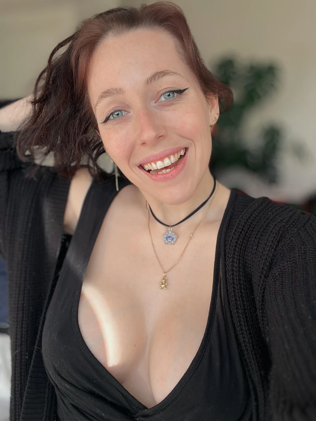 Braless I promise ! | Scrolller