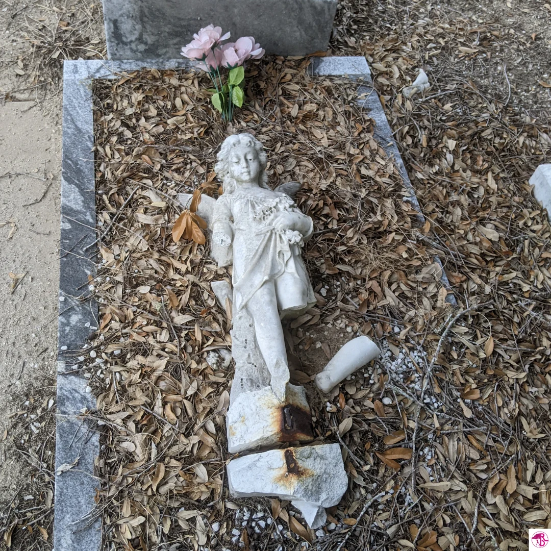 Schulenburg, TX cemetery. Broken statue for broken hearts. | Scrolller