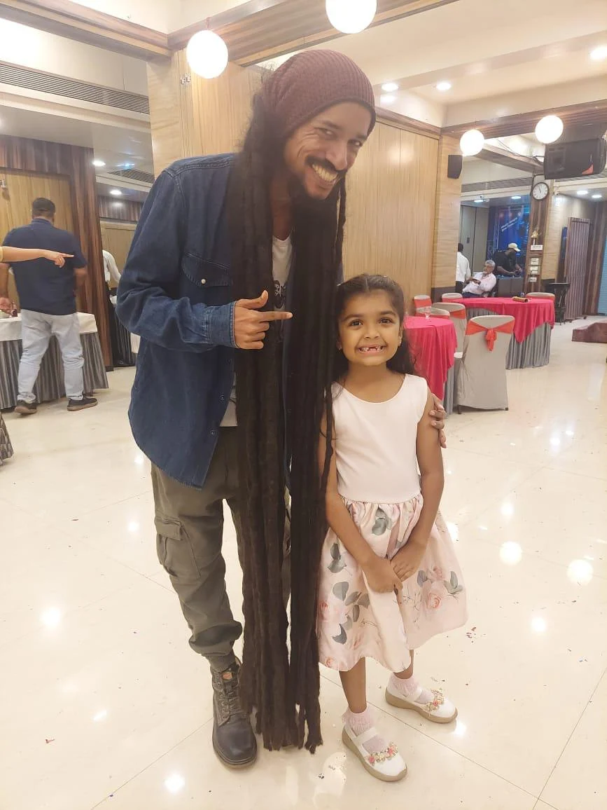 This is the cute girl who was trying to braid my dreads. Have a cute, happy and FUNNY week sweet ...