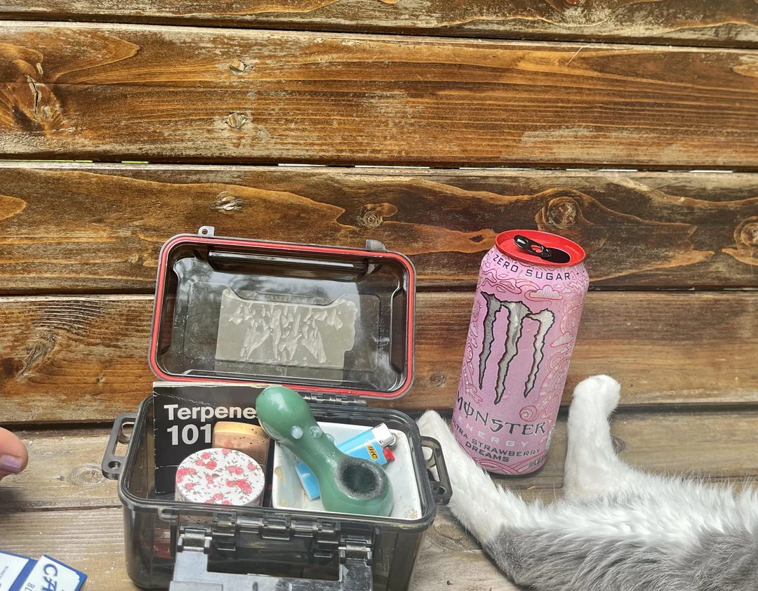 loungeing on empty | Scrolller