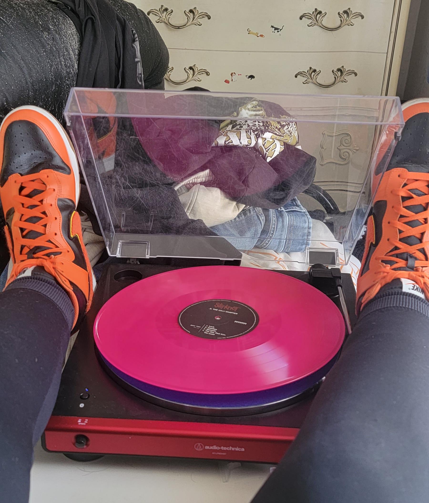 Does this mean my vinylz grailz is a virgin? I don't want to end up breaking the record. | Scrolller