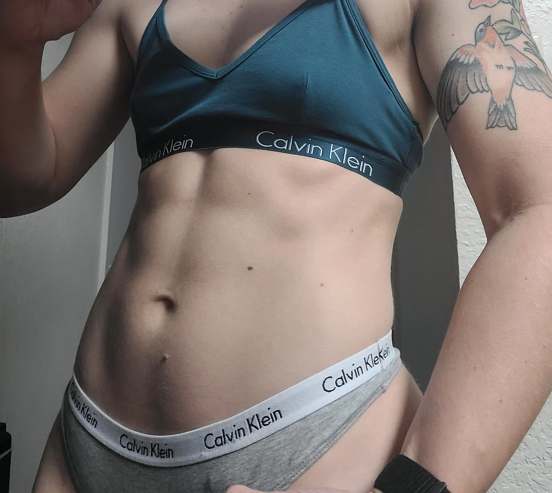 Killer abs? Check ️ | Scrolller