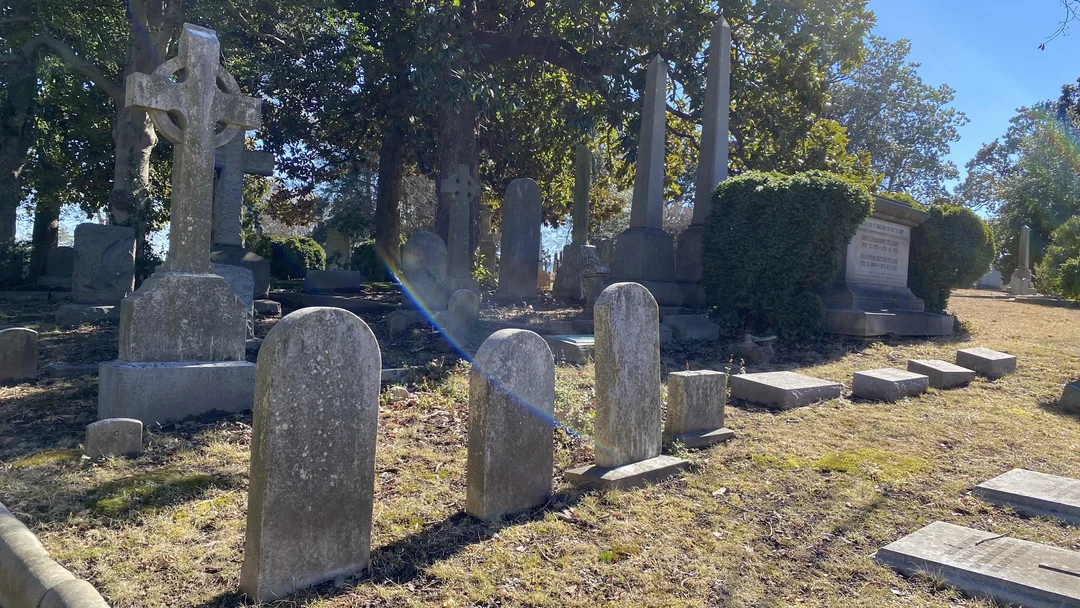 Graves at Hollywood cemetery, Richmond VA | Scrolller