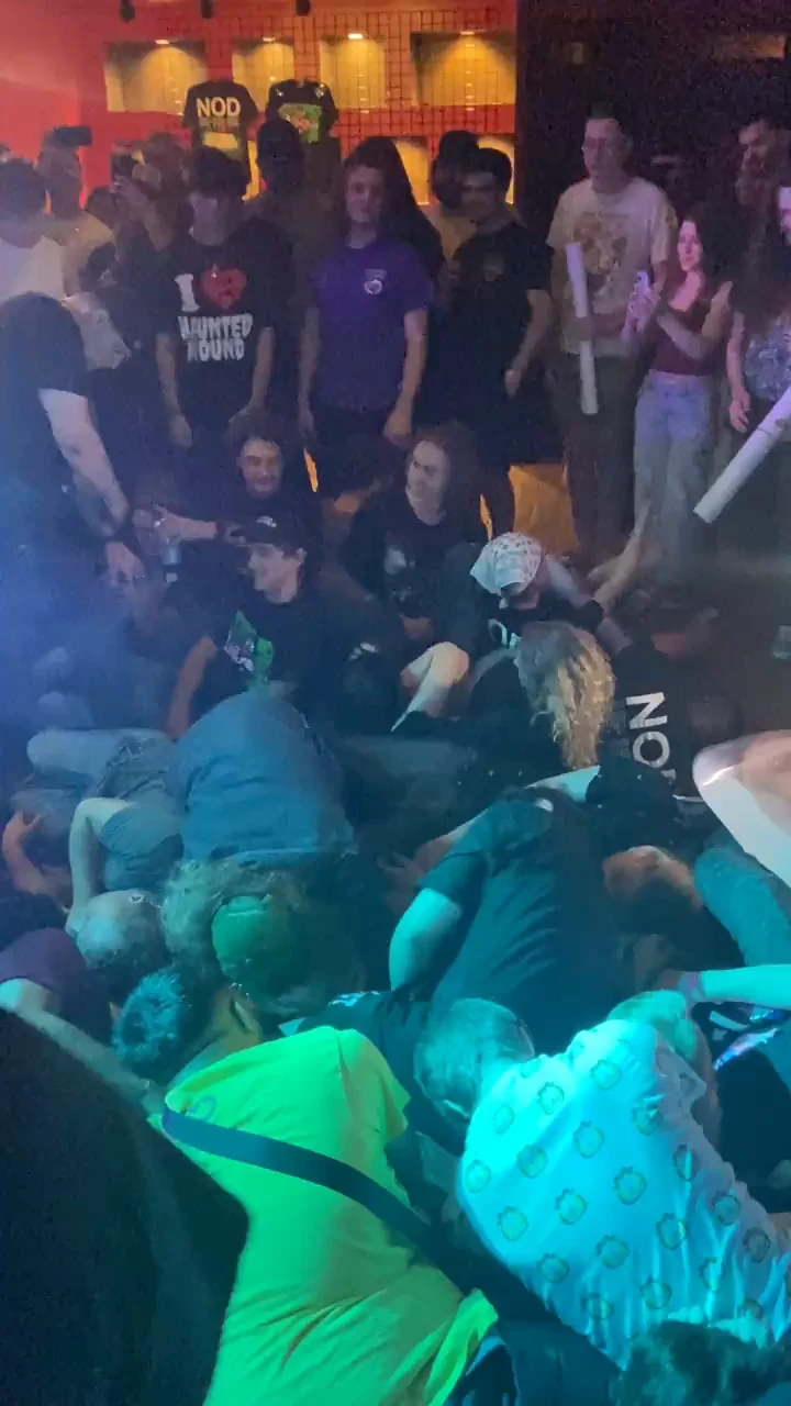 Is this acceptable pit behavior? | Scrolller