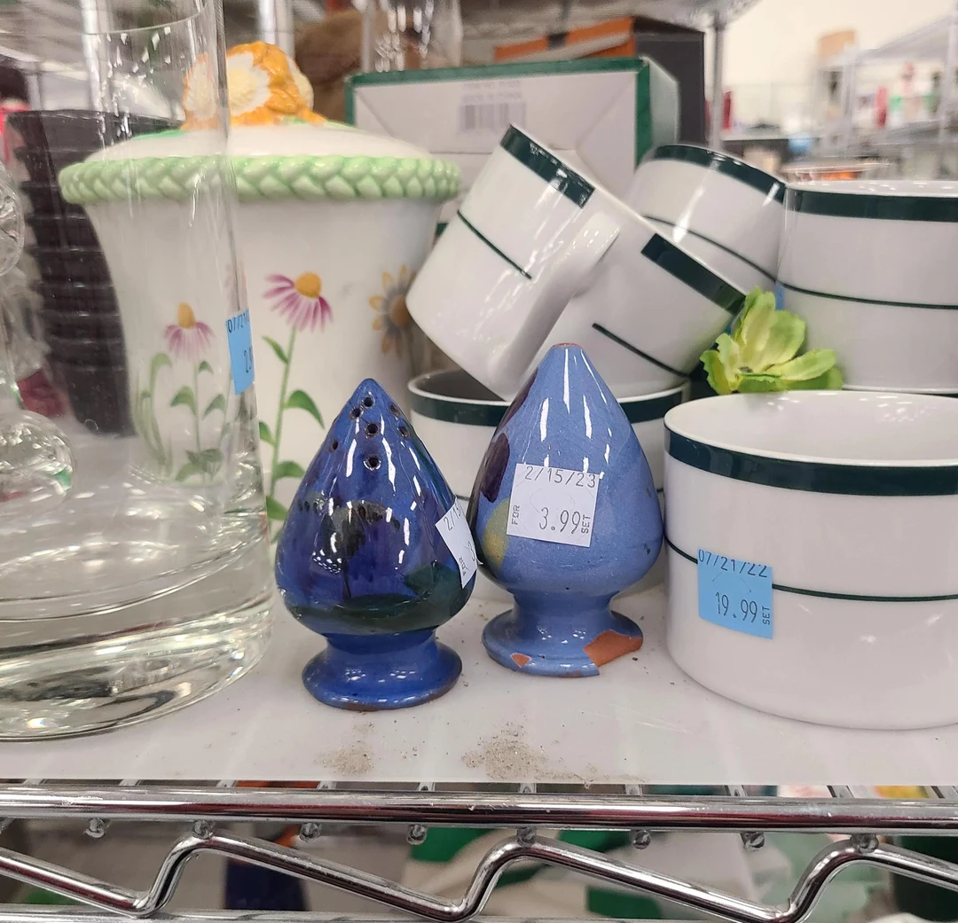 Up one level on the taste with these salt and pepper shakers | Scrolller